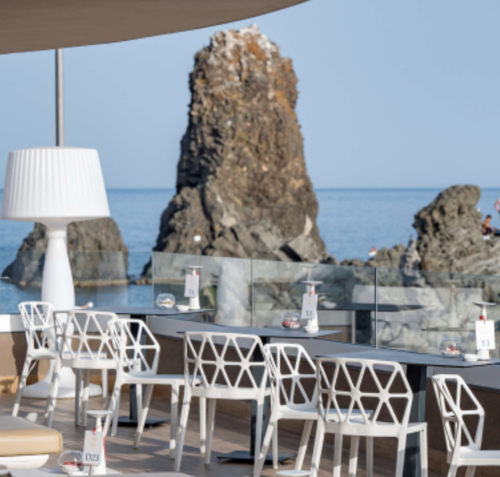 Il Grand Hotel Faraglioni di Aci Trezza apre la sua terrazza invernale ...